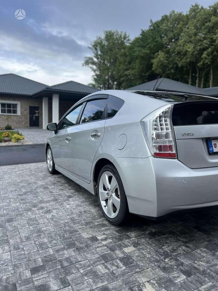 Pelēks Toyota Prius 2010 Šauļi, ar dzinēja tilpumu 1.80 L un nobraukumu 354 tūkst. km par 5300 €, foto 5 vietnē AUTOMOTO.COM.LV