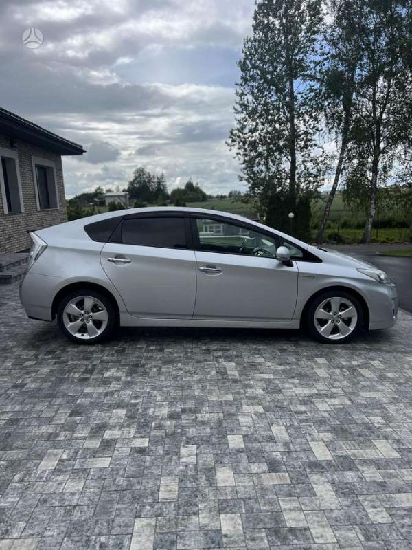 Grey Toyota Prius 2010 in Siauliai, with an engine capacity of 1.80 L and mileage of 354 thousand km for 5300 €, photo 6 on AUTOMOTO.COM.LV