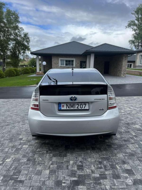 Grey Toyota Prius 2010 in Siauliai, with an engine capacity of 1.80 L and mileage of 354 thousand km for 5300 €, photo 7 on AUTOMOTO.COM.LV