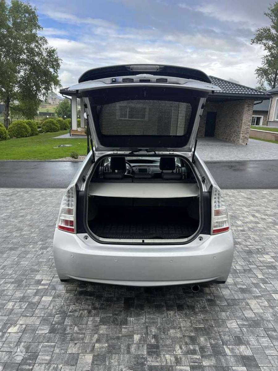 Pelēks Toyota Prius 2010 Šauļi, ar dzinēja tilpumu 1.80 L un nobraukumu 354 tūkst. km par 5300 €, foto 9 vietnē AUTOMOTO.COM.LV