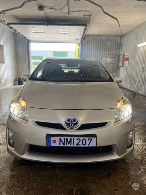 Grey Toyota Prius 2010 in Siauliai, with an engine capacity of 1.80 L and mileage of 354 thousand km for 5300 €, photo 9 on AUTOMOTO.COM.LV