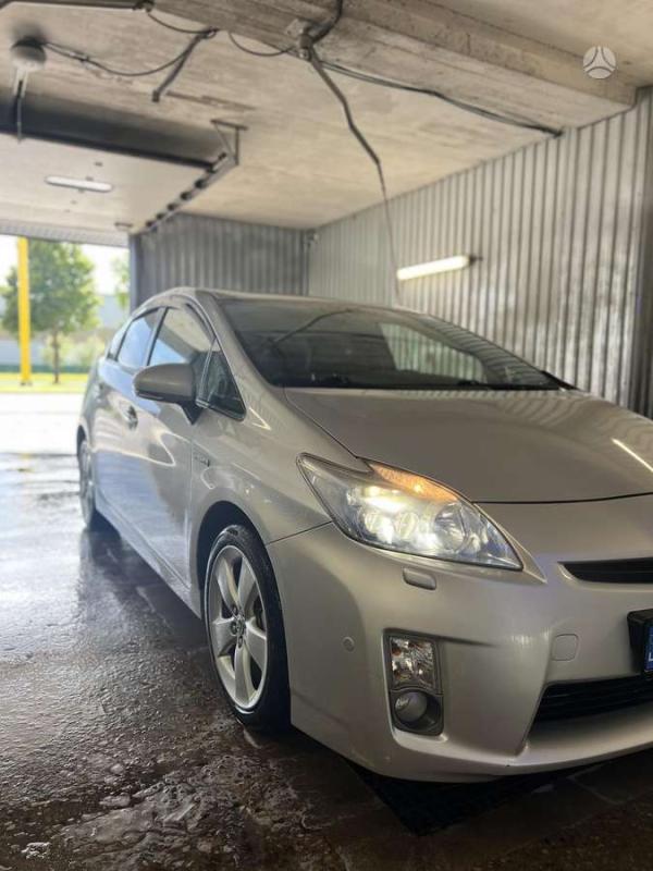 Grey Toyota Prius 2010 in Siauliai, with an engine capacity of 1.80 L and mileage of 354 thousand km for 5300 €, photo 10 on AUTOMOTO.COM.LV