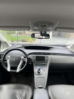 Pelēks Toyota Prius 2010 Šauļi, ar dzinēja tilpumu 1.80 L un nobraukumu 354 tūkst. km par 5300 €, foto 16 vietnē AUTOMOTO.COM.LV
