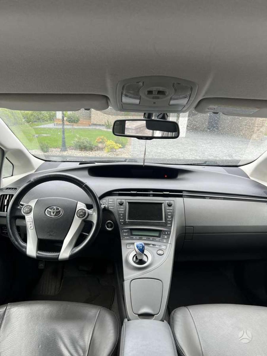 Pelēks Toyota Prius 2010 Šauļi, ar dzinēja tilpumu 1.80 L un nobraukumu 354 tūkst. km par 5300 €, foto 16 vietnē AUTOMOTO.COM.LV
