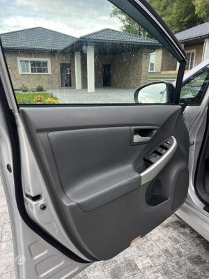 Pelēks Toyota Prius 2010 Šauļi, ar dzinēja tilpumu 1.80 L un nobraukumu 354 tūkst. km par 5300 €, foto 18 vietnē AUTOMOTO.COM.LV