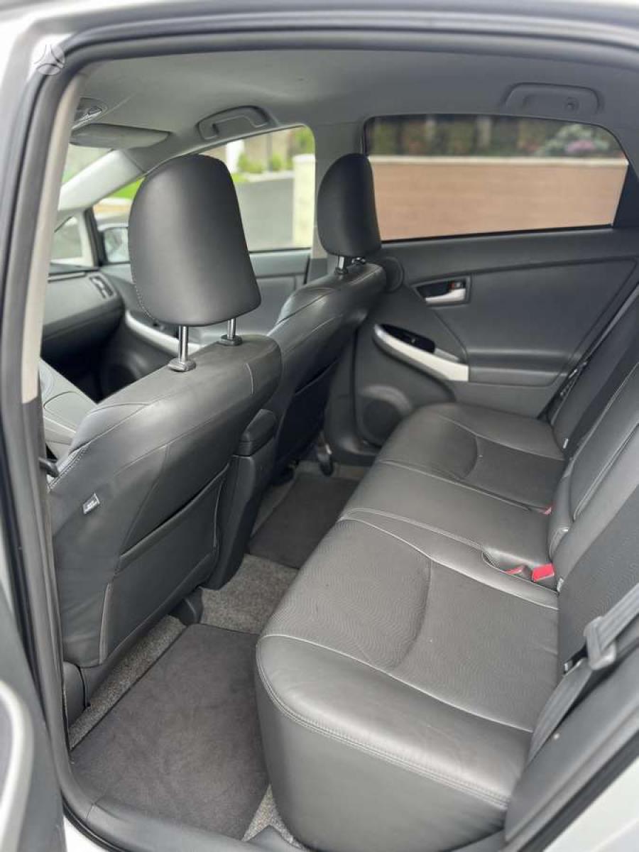 Pelēks Toyota Prius 2010 Šauļi, ar dzinēja tilpumu 1.80 L un nobraukumu 354 tūkst. km par 5300 €, foto 19 vietnē AUTOMOTO.COM.LV