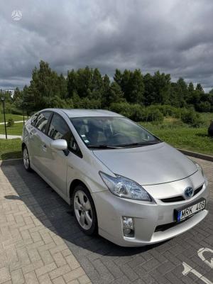 Pelēks Toyota Prius 2010 Viļņa, ar dzinēja tilpumu 1.80 L un nobraukumu 180 tūkst. km par 7800 €, foto  vietnē AUTOMOTO.COM.LV