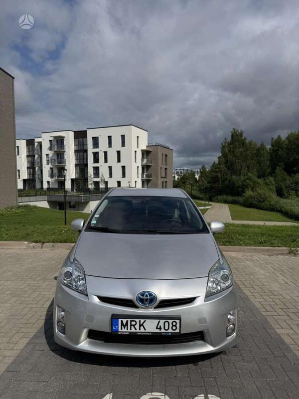 Grey Toyota Prius 2010 in Vilnius, with an engine capacity of 1.80 L and mileage of 180 thousand km for 7800 €, photo 2 on AUTOMOTO.COM.LV