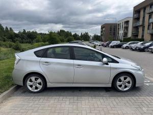 Grey Toyota Prius 2010 in Vilnius, with an engine capacity of 1.80 L and mileage of 180 thousand km for 7800 €, photo 6 on AUTOMOTO.COM.LV