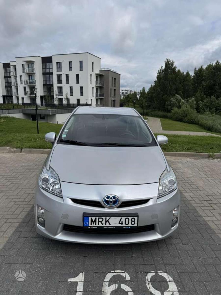 Grey Toyota Prius 2010 in Vilnius, with an engine capacity of 1.80 L and mileage of 180 thousand km for 7800 €, photo 9 on AUTOMOTO.COM.LV