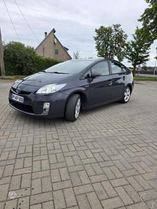 Grey Toyota Prius 2010 in Taurage, with an engine capacity of 1.80 L and mileage of 352 thousand km for 6400 €, photo 1 on AUTOMOTO.COM.LV