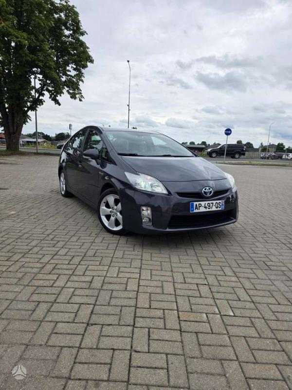 Grey Toyota Prius 2010 in Taurage, with an engine capacity of 1.80 L and mileage of 352 thousand km for 6400 €, photo 2 on AUTOMOTO.COM.LV