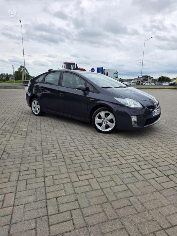 Grey Toyota Prius 2010 in Taurage, with an engine capacity of 1.80 L and mileage of 352 thousand km for 6400 €, photo 5 on AUTOMOTO.COM.LV