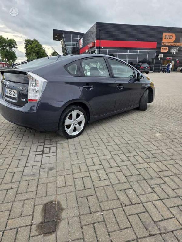 Grey Toyota Prius 2010 in Taurage, with an engine capacity of 1.80 L and mileage of 352 thousand km for 6400 €, photo 6 on AUTOMOTO.COM.LV