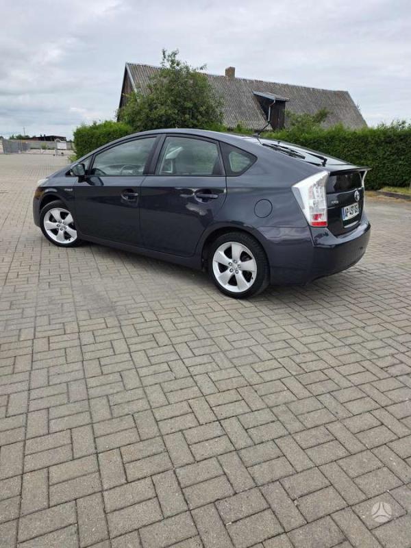 Grey Toyota Prius 2010 in Taurage, with an engine capacity of 1.80 L and mileage of 352 thousand km for 6400 €, photo 7 on AUTOMOTO.COM.LV
