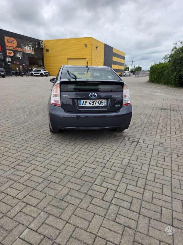 Grey Toyota Prius 2010 in Taurage, with an engine capacity of 1.80 L and mileage of 352 thousand km for 6400 €, photo 8 on AUTOMOTO.COM.LV