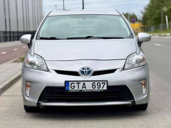Pelēks Toyota Prius 2010 Viļņa, ar dzinēja tilpumu 1.80 L un nobraukumu 291 tūkst. km par 5150 €, foto 2 vietnē AUTOMOTO.COM.LV