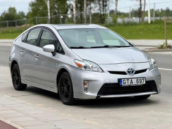 Pelēks Toyota Prius 2010 Viļņa, ar dzinēja tilpumu 1.80 L un nobraukumu 291 tūkst. km par 5150 €, foto 3 vietnē AUTOMOTO.COM.LV