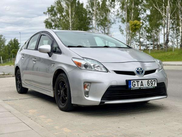 Pelēks Toyota Prius 2010 Viļņa, ar dzinēja tilpumu 1.80 L un nobraukumu 291 tūkst. km par 5150 €, foto 4 vietnē AUTOMOTO.COM.LV