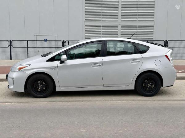 Pelēks Toyota Prius 2010 Viļņa, ar dzinēja tilpumu 1.80 L un nobraukumu 291 tūkst. km par 5150 €, foto 6 vietnē AUTOMOTO.COM.LV