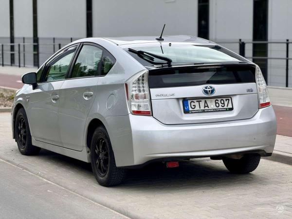 Pelēks Toyota Prius 2010 Viļņa, ar dzinēja tilpumu 1.80 L un nobraukumu 291 tūkst. km par 5150 €, foto 7 vietnē AUTOMOTO.COM.LV