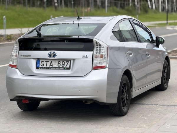 Pelēks Toyota Prius 2010 Viļņa, ar dzinēja tilpumu 1.80 L un nobraukumu 291 tūkst. km par 5150 €, foto 9 vietnē AUTOMOTO.COM.LV