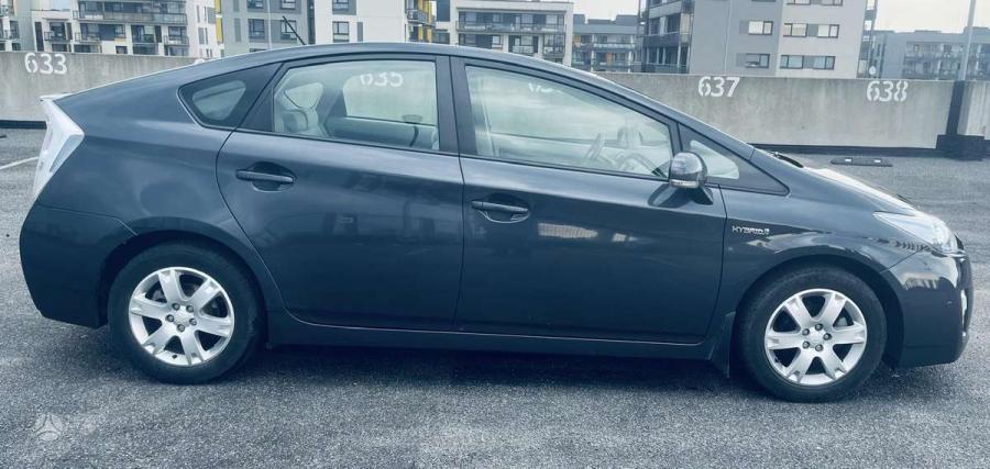 Pelēks Toyota Prius 2010 Viļņa, ar dzinēja tilpumu 1.80 L un nobraukumu 290 tūkst. km par 5699 €, foto 5 vietnē AUTOMOTO.COM.LV