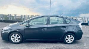 Pelēks Toyota Prius 2010 Viļņa, ar dzinēja tilpumu 1.80 L un nobraukumu 290 tūkst. km par 5699 €, foto 9 vietnē AUTOMOTO.COM.LV