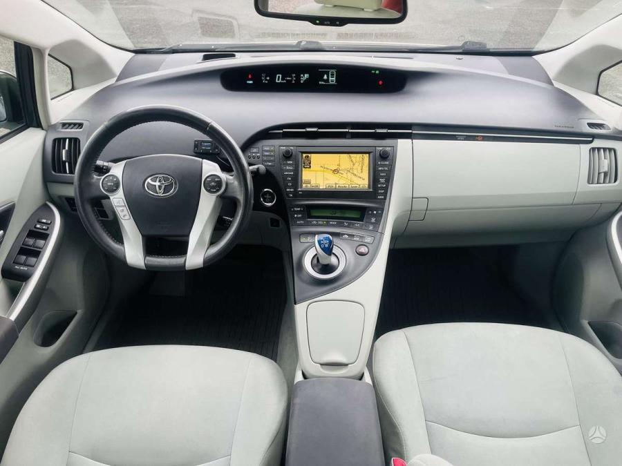 Pelēks Toyota Prius 2010 Viļņa, ar dzinēja tilpumu 1.80 L un nobraukumu 290 tūkst. km par 5699 €, foto 10 vietnē AUTOMOTO.COM.LV