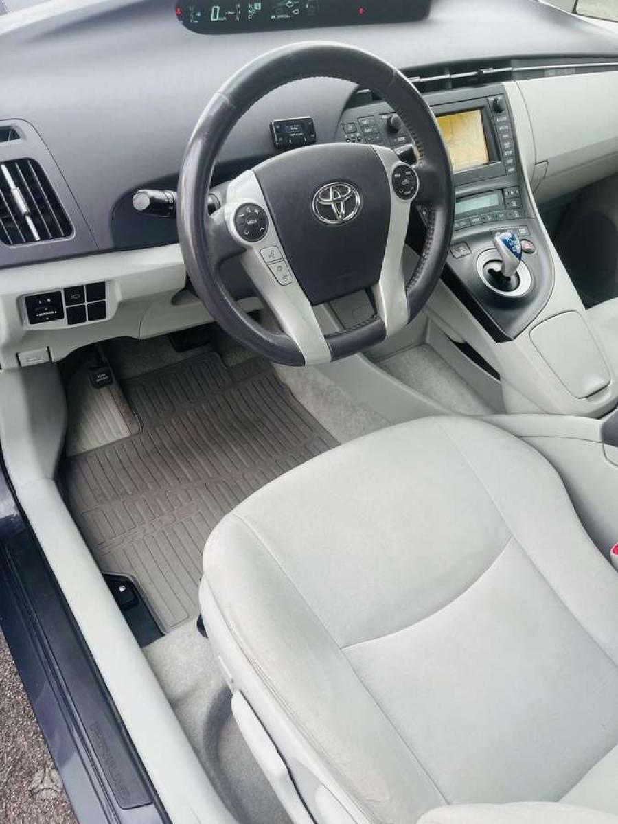 Pelēks Toyota Prius 2010 Viļņa, ar dzinēja tilpumu 1.80 L un nobraukumu 290 tūkst. km par 5699 €, foto 11 vietnē AUTOMOTO.COM.LV