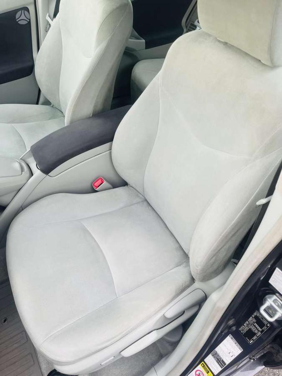 Pelēks Toyota Prius 2010 Viļņa, ar dzinēja tilpumu 1.80 L un nobraukumu 290 tūkst. km par 5699 €, foto 13 vietnē AUTOMOTO.COM.LV