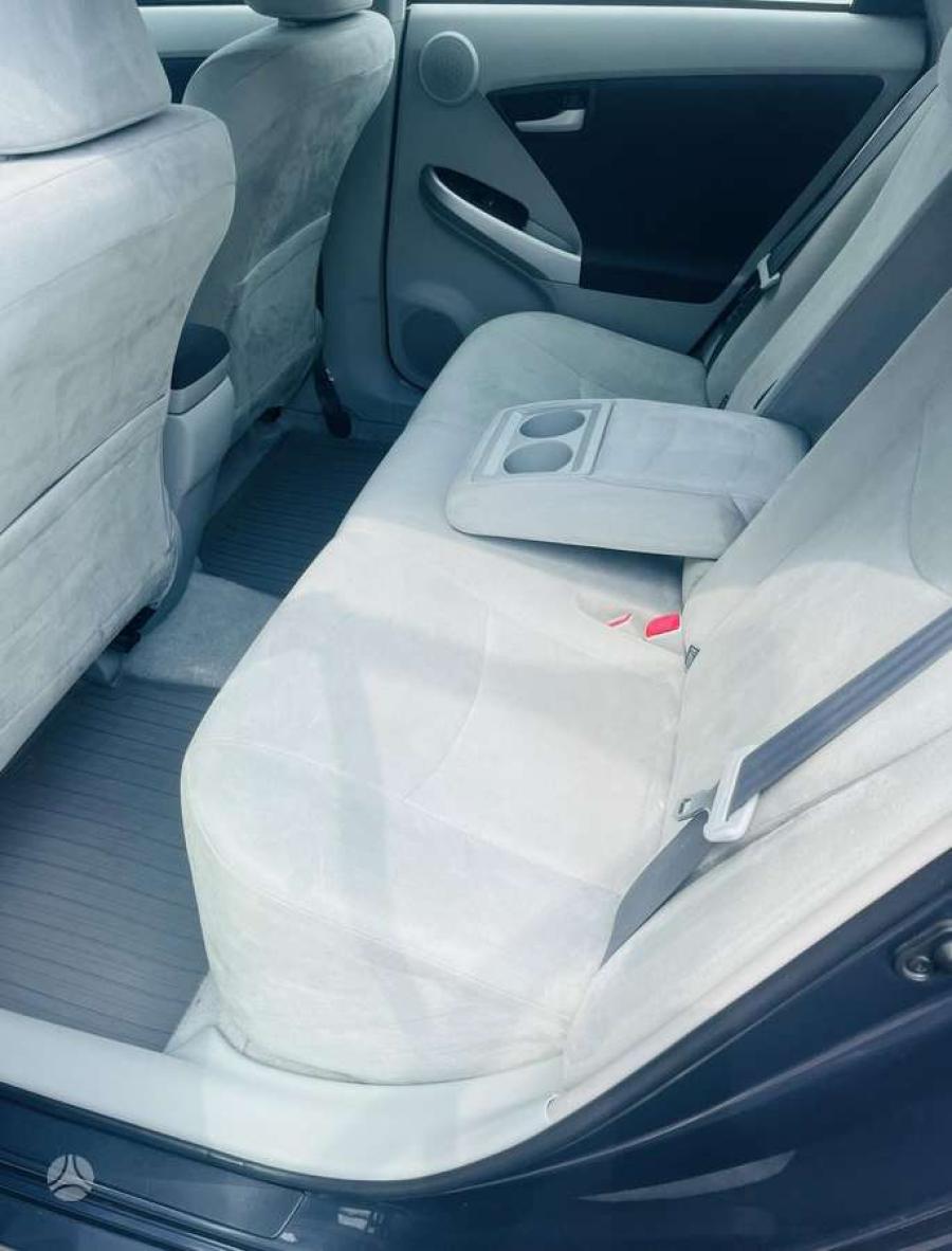 Pelēks Toyota Prius 2010 Viļņa, ar dzinēja tilpumu 1.80 L un nobraukumu 290 tūkst. km par 5699 €, foto 16 vietnē AUTOMOTO.COM.LV
