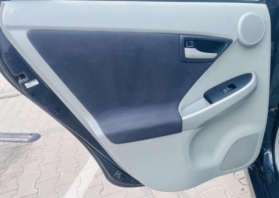 Pelēks Toyota Prius 2010 Viļņa, ar dzinēja tilpumu 1.80 L un nobraukumu 290 tūkst. km par 5699 €, foto 18 vietnē AUTOMOTO.COM.LV