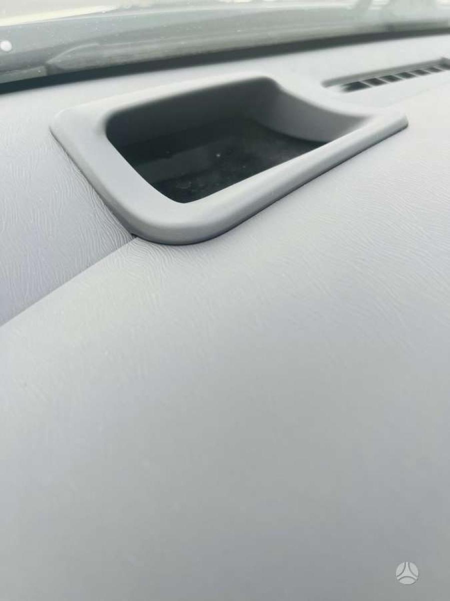 Pelēks Toyota Prius 2010 Viļņa, ar dzinēja tilpumu 1.80 L un nobraukumu 290 tūkst. km par 5699 €, foto 23 vietnē AUTOMOTO.COM.LV