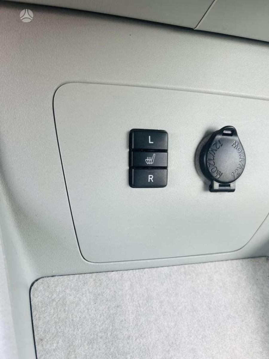 Pelēks Toyota Prius 2010 Viļņa, ar dzinēja tilpumu 1.80 L un nobraukumu 290 tūkst. km par 5699 €, foto 24 vietnē AUTOMOTO.COM.LV