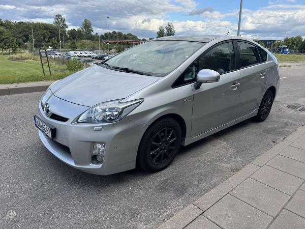 Grey Toyota Prius 2010 in Vilnius, with an engine capacity of 1.80 L and mileage of 307 thousand km for 6200 €, photo 3 on AUTOMOTO.COM.LV