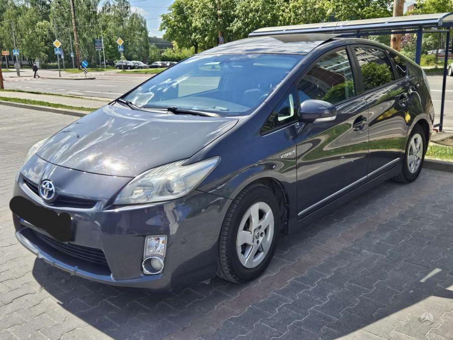 Grey Toyota Prius 2010 in Vilnius, with an engine capacity of 1.80 L and mileage of 234 thousand km for 7499 €, photo 3 on AUTOMOTO.COM.LV