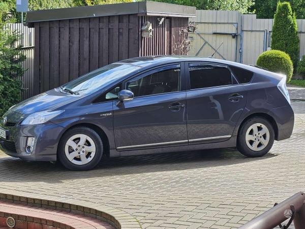 Pelēks Toyota Prius 2010 Viļņa, ar dzinēja tilpumu 1.80 L un nobraukumu 234 tūkst. km par 7499 €, foto 4 vietnē AUTOMOTO.COM.LV