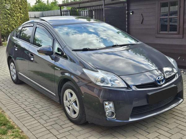 Pelēks Toyota Prius 2010 Viļņa, ar dzinēja tilpumu 1.80 L un nobraukumu 234 tūkst. km par 7499 €, foto 5 vietnē AUTOMOTO.COM.LV