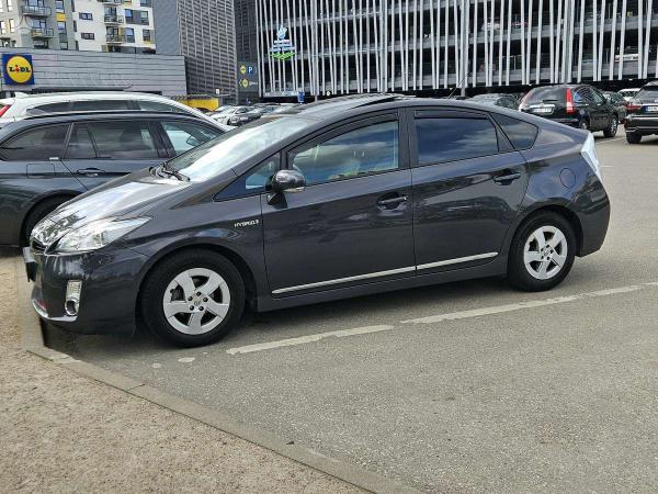 Pelēks Toyota Prius 2010 Viļņa, ar dzinēja tilpumu 1.80 L un nobraukumu 234 tūkst. km par 7499 €, foto 6 vietnē AUTOMOTO.COM.LV