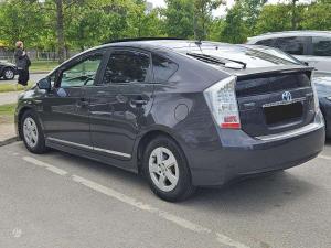 Grey Toyota Prius 2010 in Vilnius, with an engine capacity of 1.80 L and mileage of 234 thousand km for 7499 €, photo 8 on AUTOMOTO.COM.LV