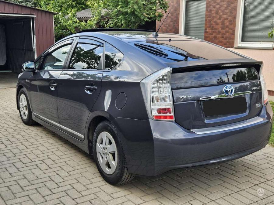 Grey Toyota Prius 2010 in Vilnius, with an engine capacity of 1.80 L and mileage of 234 thousand km for 7499 €, photo 9 on AUTOMOTO.COM.LV