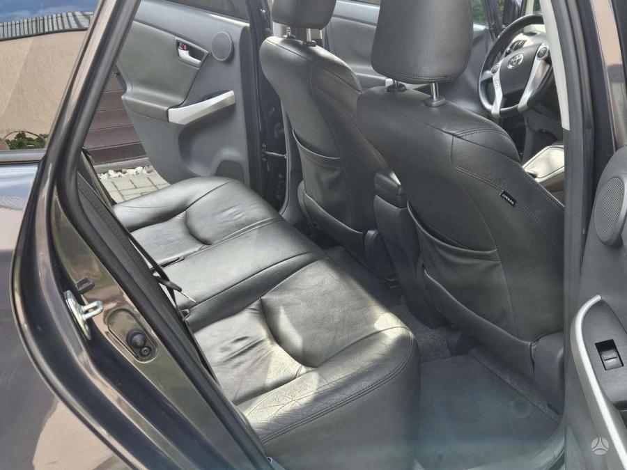 Grey Toyota Prius 2010 in Vilnius, with an engine capacity of 1.80 L and mileage of 234 thousand km for 7499 €, photo 12 on AUTOMOTO.COM.LV