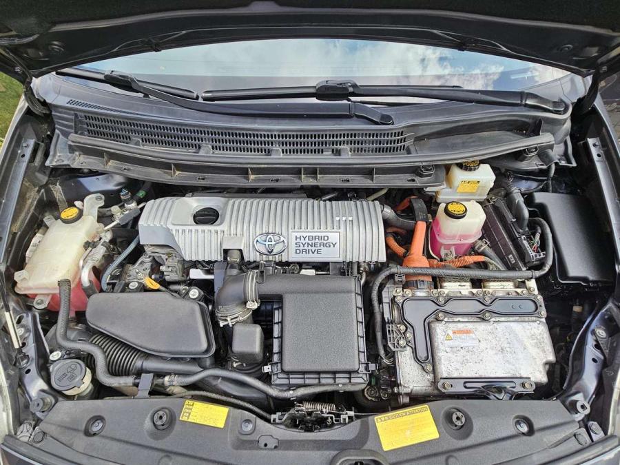 Grey Toyota Prius 2010 in Vilnius, with an engine capacity of 1.80 L and mileage of 234 thousand km for 7499 €, photo 16 on AUTOMOTO.COM.LV