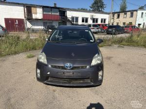 Grey Toyota Prius 2010 in Prienai, with an engine capacity of 1.80 L and mileage of 400 thousand km for 3400 €, photo 6 on AUTOMOTO.COM.LV