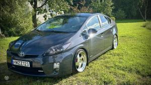 Grey Toyota Prius 2010 in Klaipeda, with an engine capacity of 1.80 L and mileage of 319 thousand km for 7600 €, photo 1 on AUTOMOTO.COM.LV