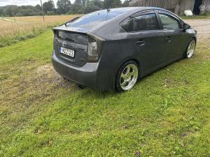 Grey Toyota Prius 2010 in Klaipeda, with an engine capacity of 1.80 L and mileage of 319 thousand km for 7600 €, photo 5 on AUTOMOTO.COM.LV