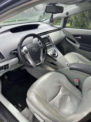 Grey Toyota Prius 2010 in Klaipeda, with an engine capacity of 1.80 L and mileage of 319 thousand km for 7600 €, photo 9 on AUTOMOTO.COM.LV