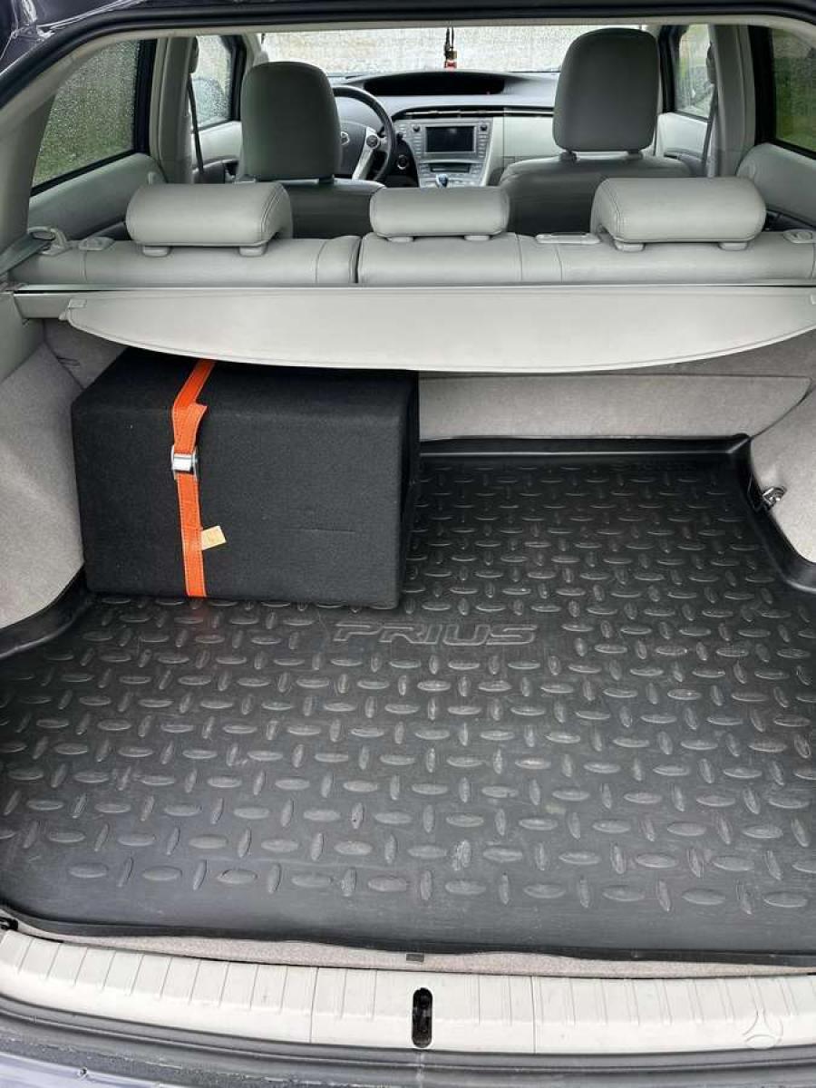 Grey Toyota Prius 2010 in Klaipeda, with an engine capacity of 1.80 L and mileage of 319 thousand km for 7600 €, photo 12 on AUTOMOTO.COM.LV