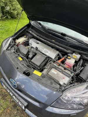 Grey Toyota Prius 2010 in Klaipeda, with an engine capacity of 1.80 L and mileage of 319 thousand km for 7600 €, photo 14 on AUTOMOTO.COM.LV